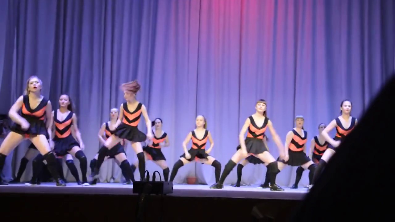 Des filles mineures dansent le twerk en Russie Des filles mineures dansent le twerk en Russie